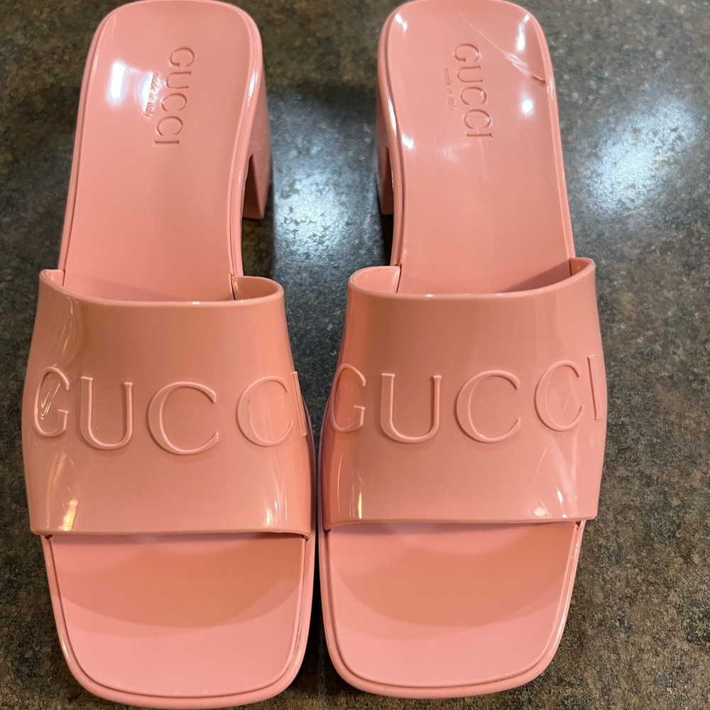 Women's Pink Gucci Rubber Slide Sandal - Gem